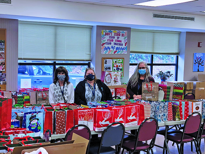 Santa for Seniors program delivers more than 700 gifts in second year ...